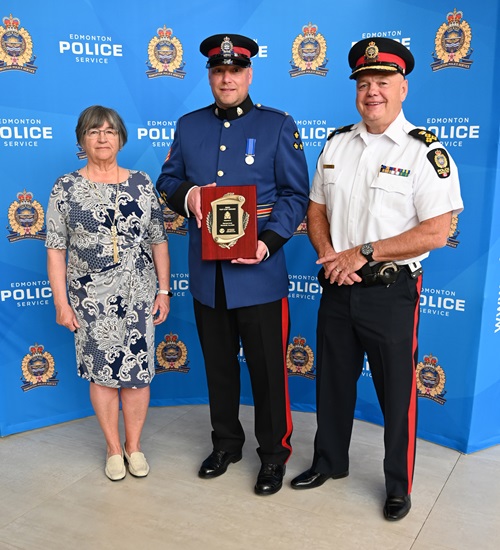 Detective Manuel Illner named Kiwanis Top Cop 2022